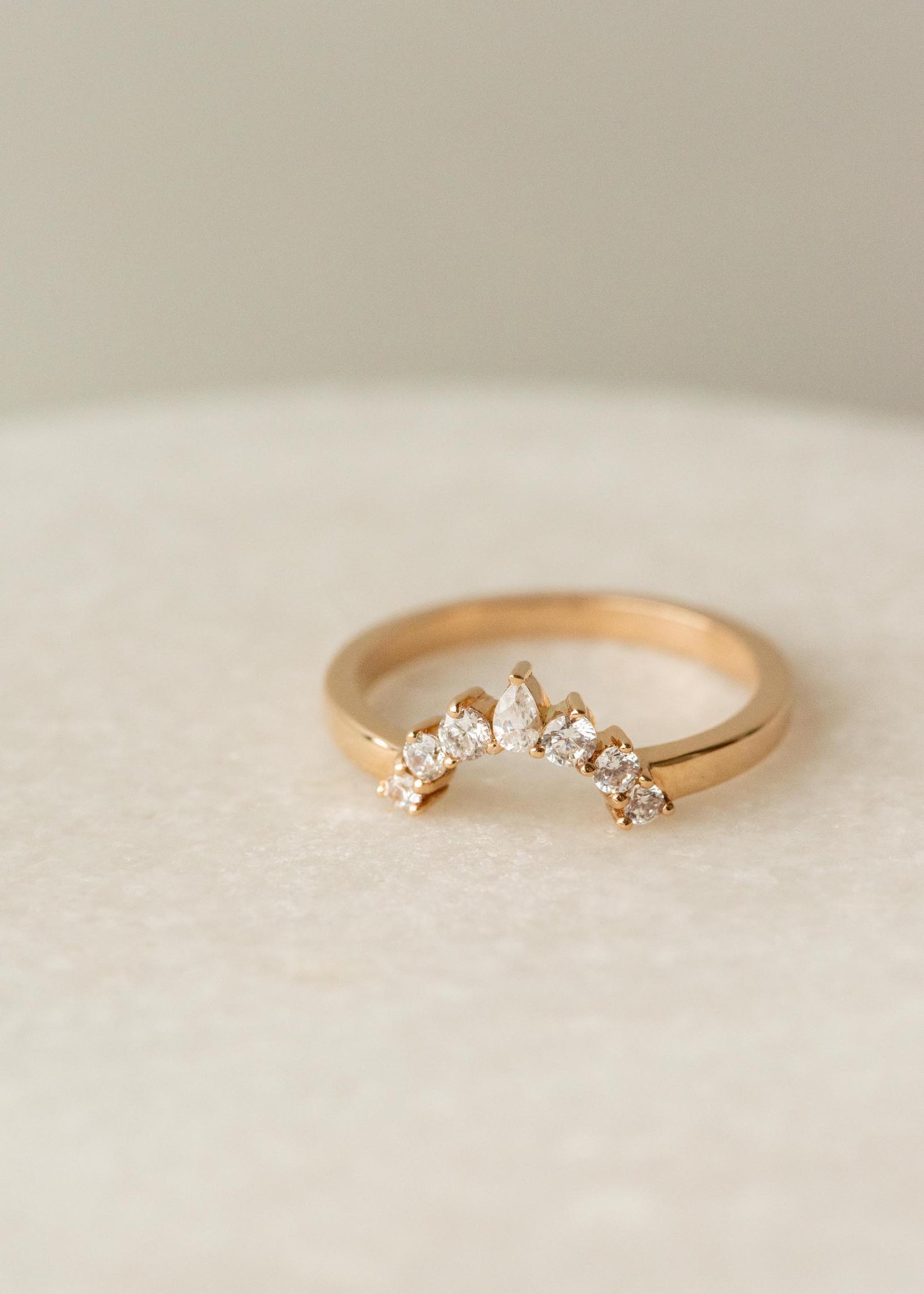 Curved Tiara Wedder – Dean & Dust